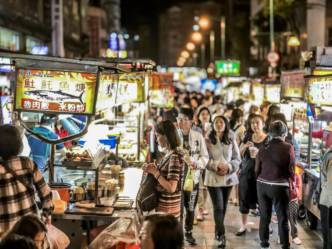 台北懶人包 】台北寧夏夜市怎麼去? 交通資訊全攻略 - ReadyGo