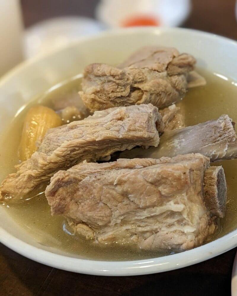 新加坡美食｜揭曉美食家的新加坡肉骨茶推薦名單，在地人最愛的隱藏店家原來是它！ - ReadyGo